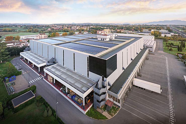 BayWa re: sei impianti fotovoltaici per Mercedes-Benz AG